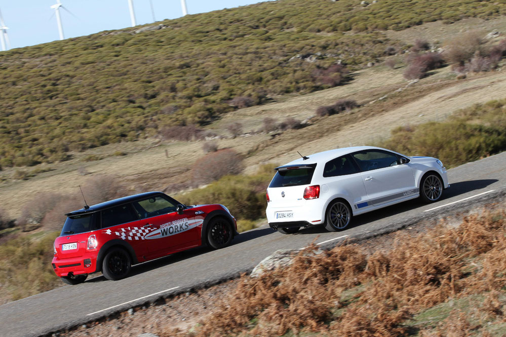 COMPARATIVA: Volkswagen Polo WRC R vs MINI JCW - Periodismo del Motor
