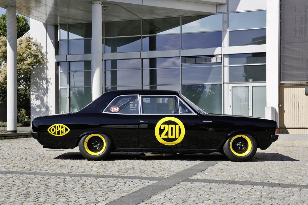 Opel Rekord C Black Widow - Periodismo del Motor