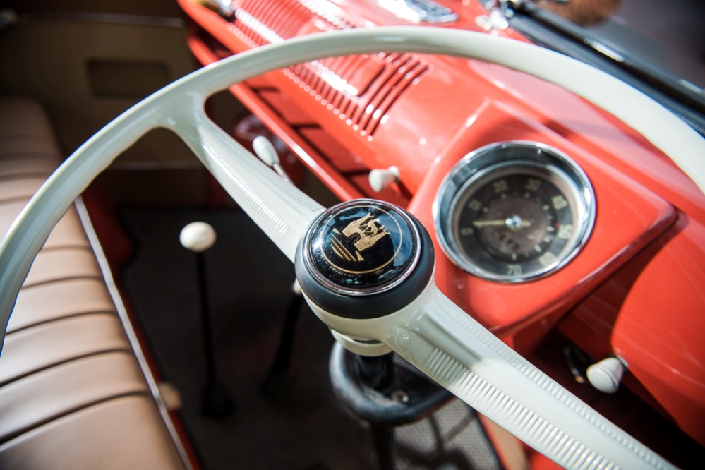 A subasta la primera Volkswagen Type 2 Samba del Reino Unido ...