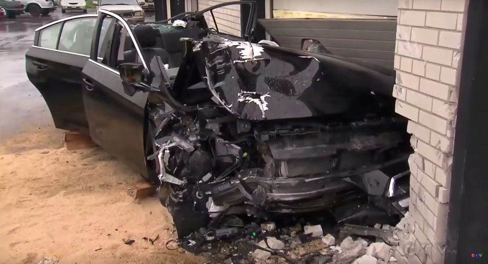 Vídeo: el accidente, con salto incluido, de un Subaru Legacy ...