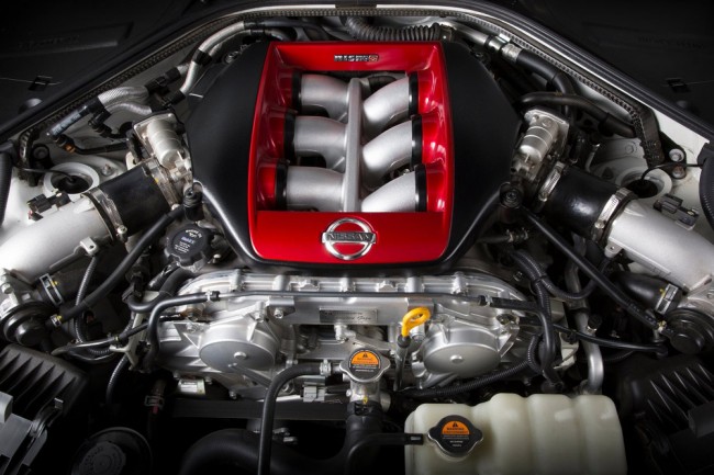 Vídeo: Nissan continúa fabricando a mano el motor del GT-R - Periodismo ...