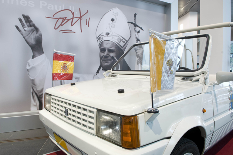 Los papamóvil más importantes e icónicos de la Historia: el papa ...