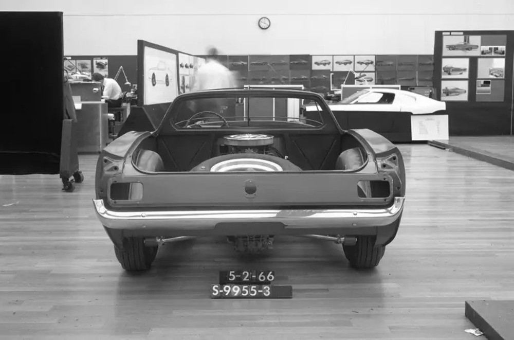 El prototipo de un Mustang con motor central del que Ford no tiene ...