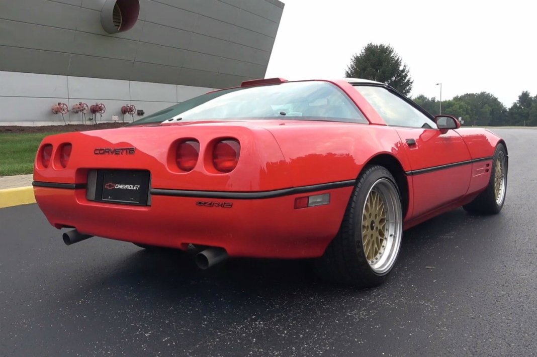 El día que Chevrolet construyó un Corvette V12 para luchar contra el ...