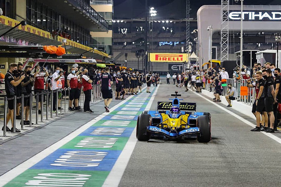 Fernando Alonso se vuelve a poner a los mandos del Renault R25