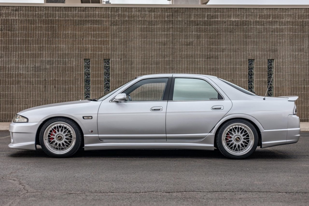 A subasta este Nissan Skyline Impul R33-R de 1995