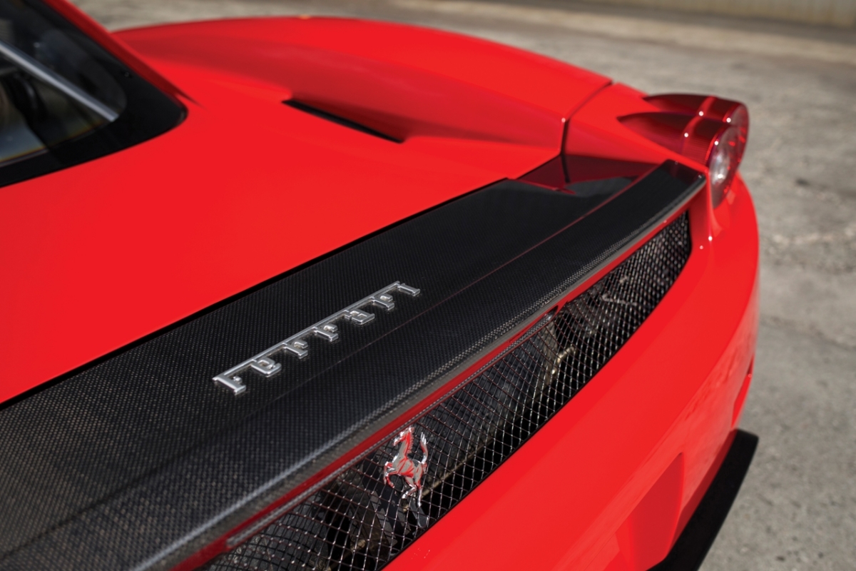 La historia del Ferrari Enzo que regalaron al Papa Juan Pablo II