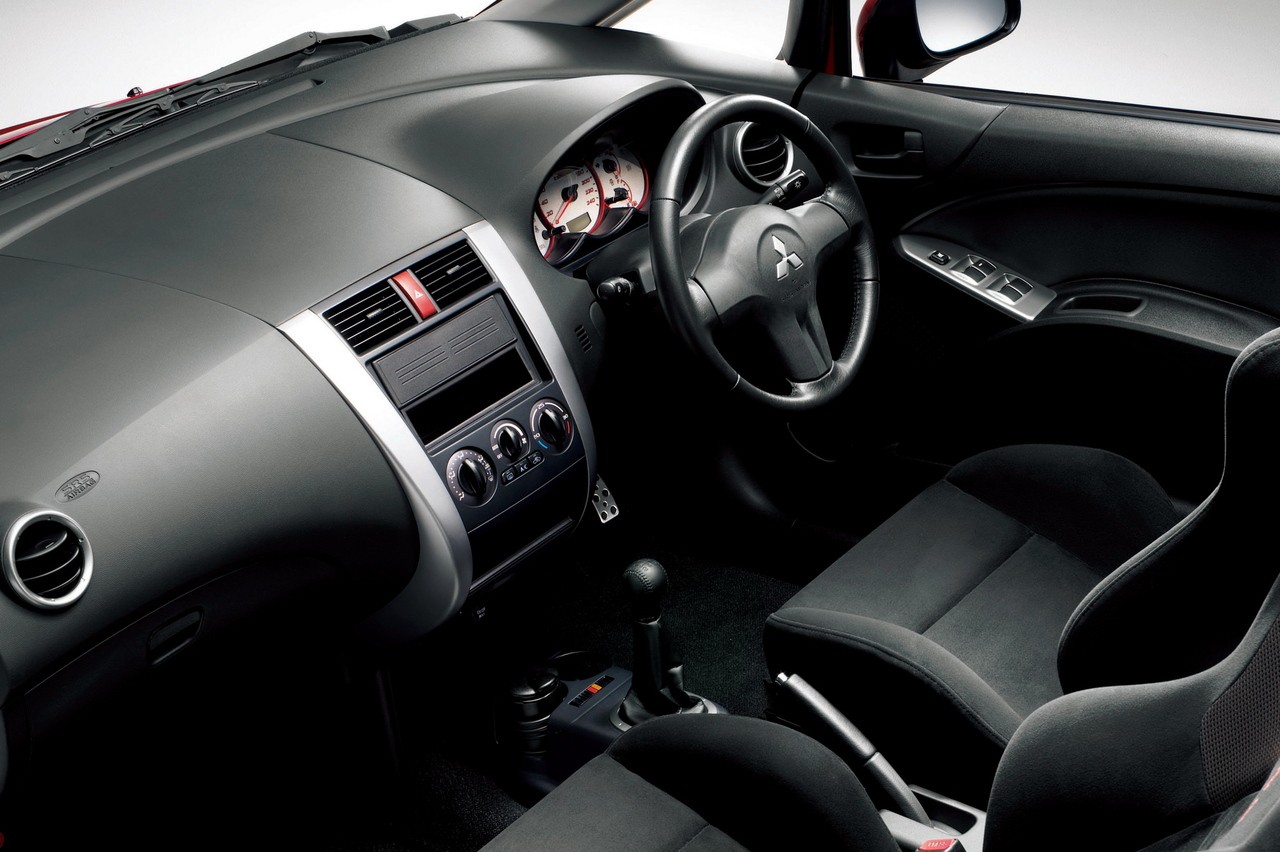 El Mitsubishi Colt Ralliart Version-R era casi un mini Lancer EVO ...