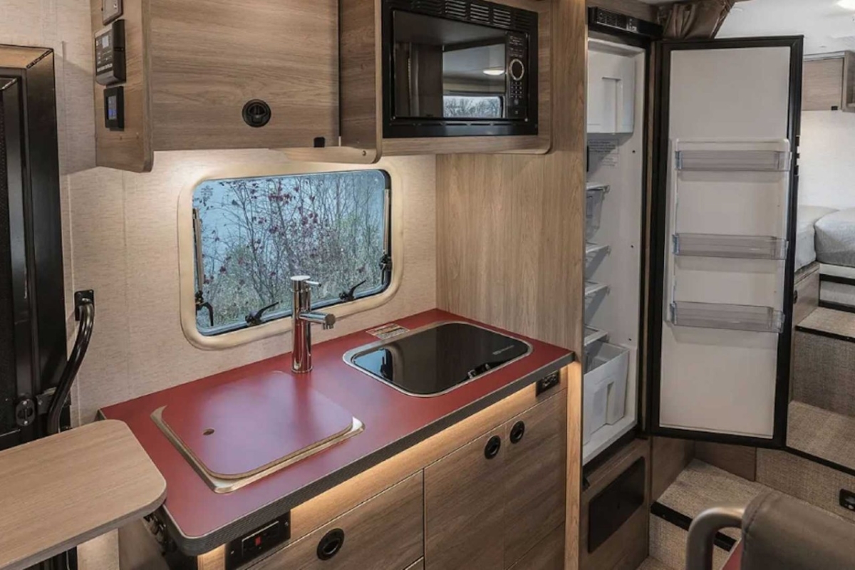 Winnebago Ekko Pop Top, la sorprendente autocaravana basada en la ...