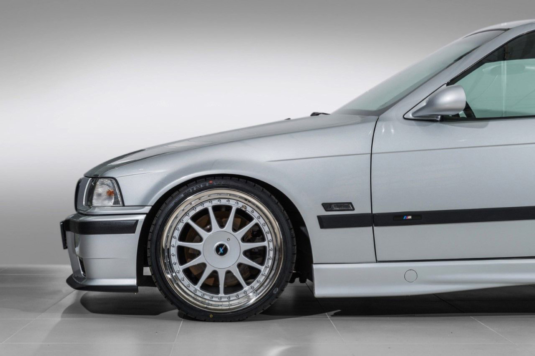 A la venta un BMW E36 Compact con motor 5.6 V12 - Periodismo del Motor