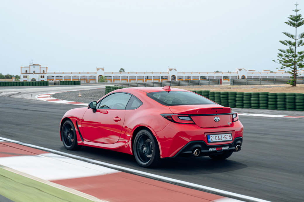 PRUEBA: Toyota GR86 RZ - Periodismo del Motor
