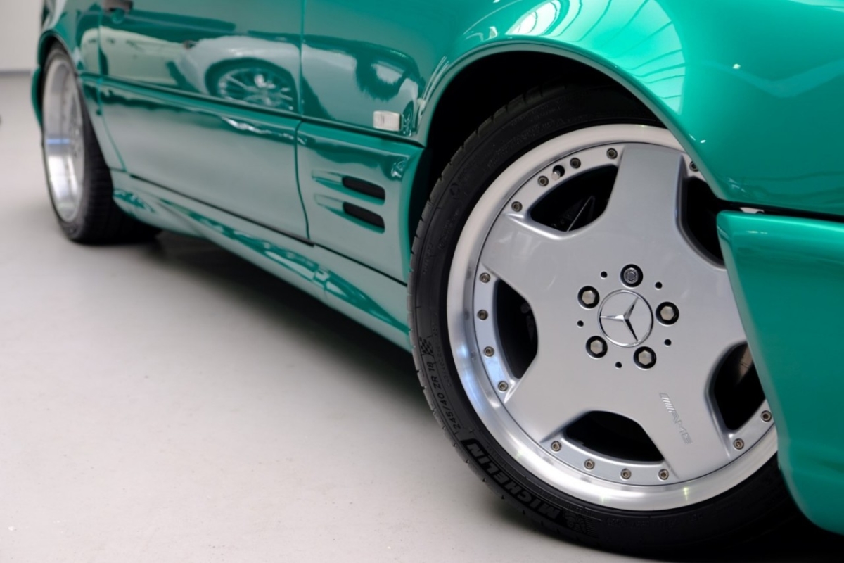 A la venta este exclusivo Mercedes-Benz SL 60 AMG Roadster de 1997