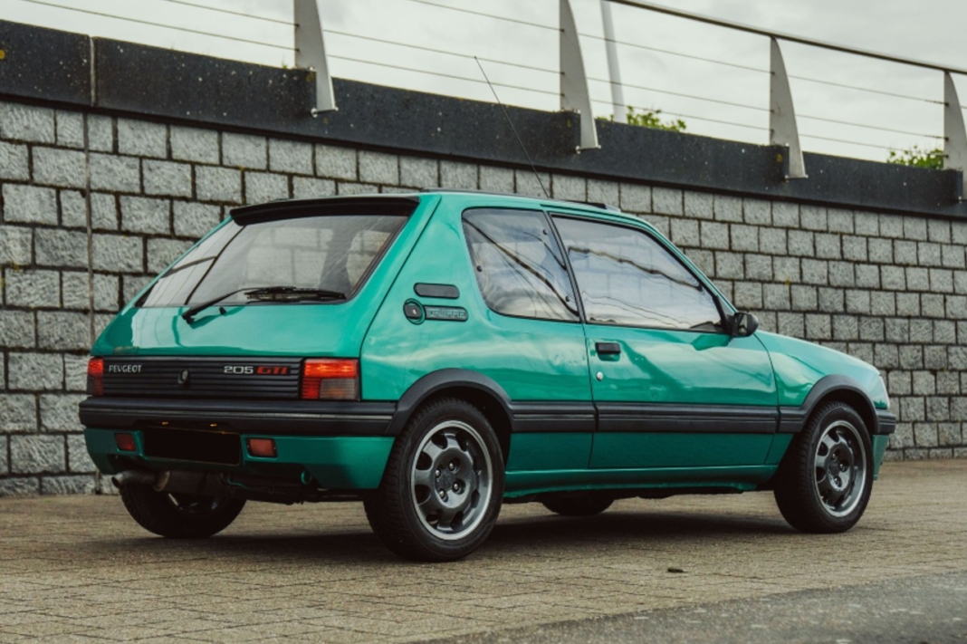 A subasta un exclusivo Peugeot 205 GTI Griffe de 1990 - Periodismo del ...