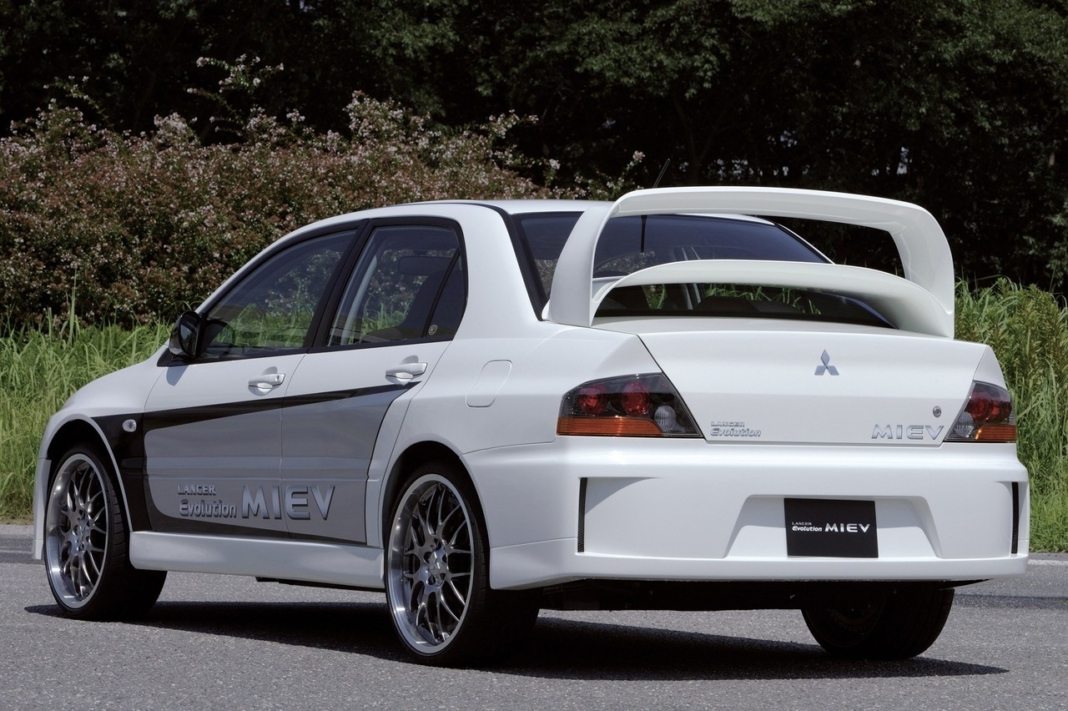 Mitsubishi Lancer Evolution MIEV (2005): el prototipo del Lancer ...