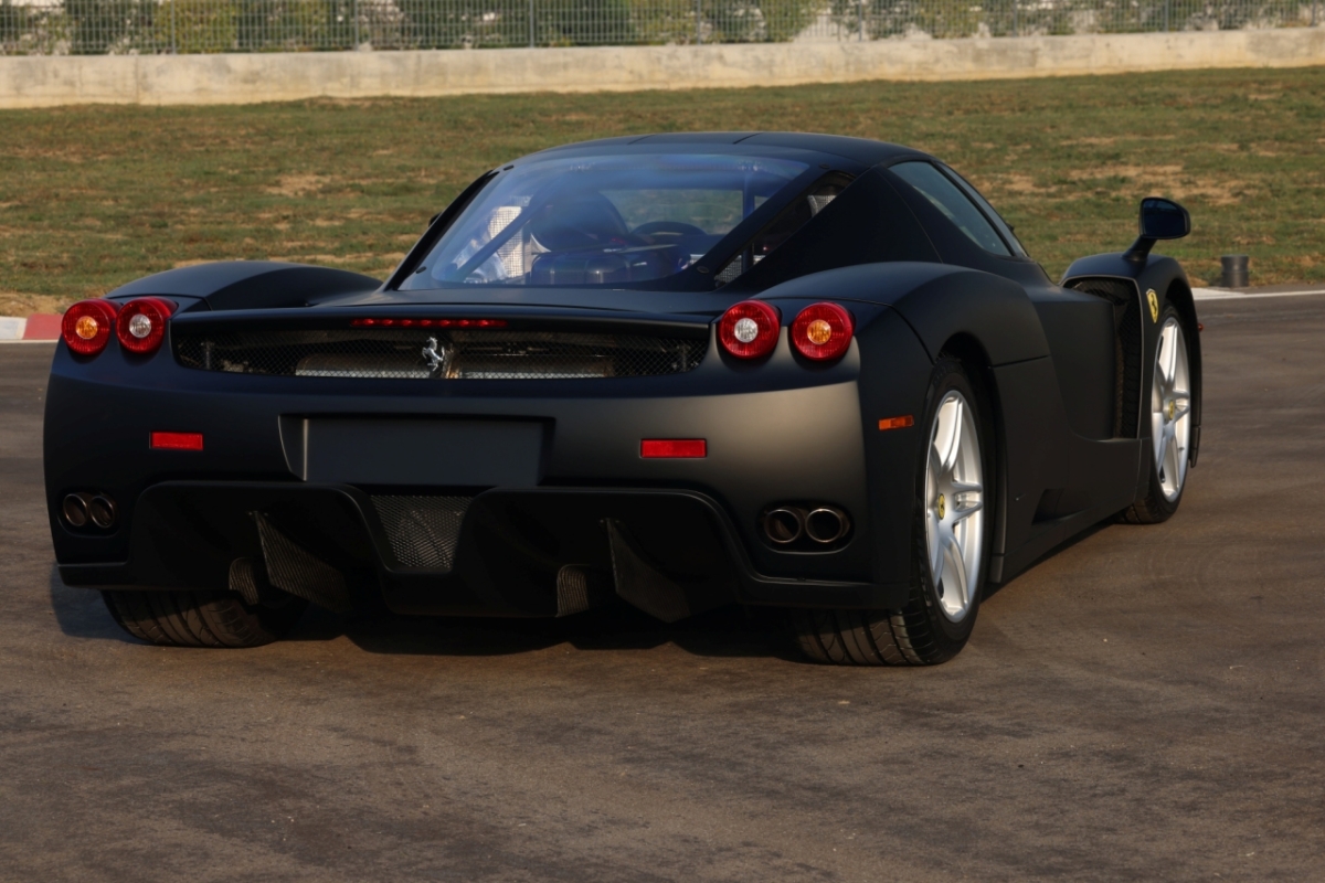 A subasta el Ferrari Enzo de la familia Real de Brunéi (y primer ...