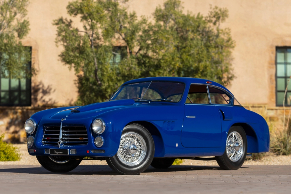 A subasta uno de los solo 11 Pegaso Z-102 de 1951 con carrocería ENASA ...