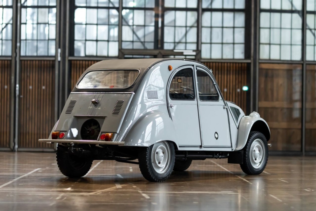 A subasta este Citroën 2CV Sahara 4x4 de 1961