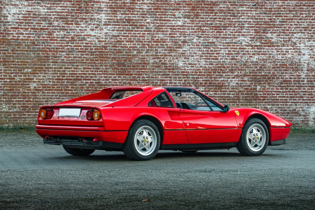 A subasta este Ferrari 328 GTS de 1988 matriculado en España