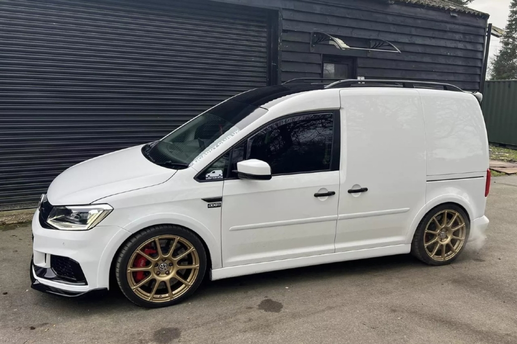 Esta Volkswagen Caddy tiene el motor de un Audi RS3 y más de 730 CV ...