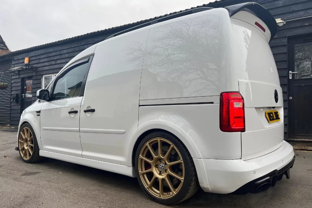 Esta Volkswagen Caddy tiene el motor de un Audi RS3 y más de 730 CV ...