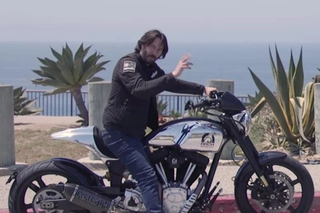23 coches y motos que Keanu Reeves condujo en la vida real y en el cine ...