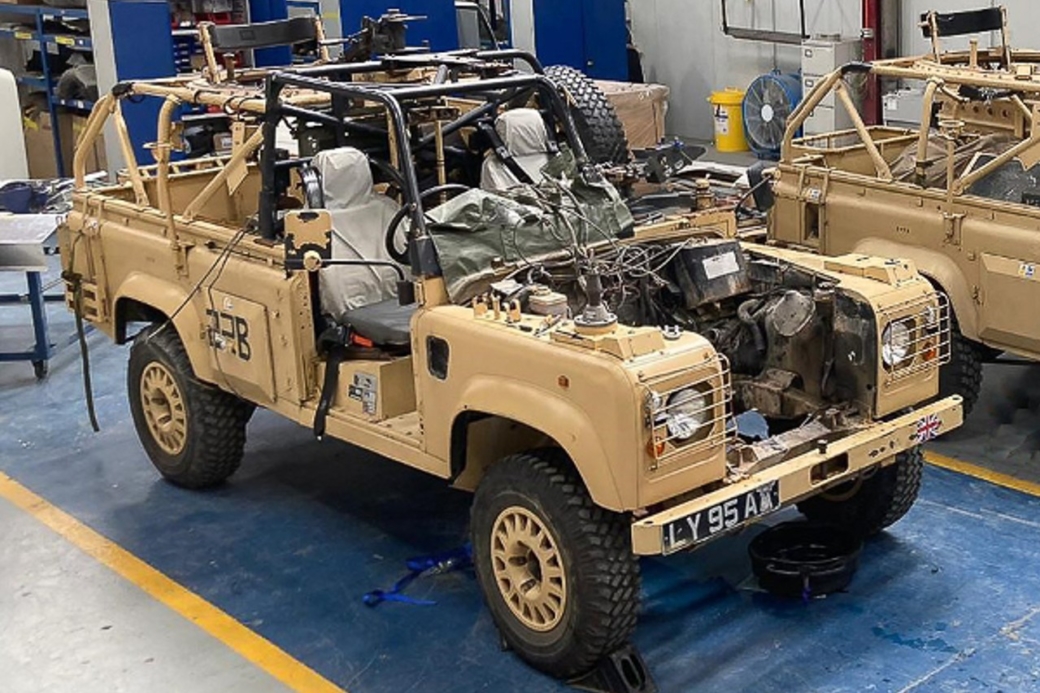 El ejército británico convertirá sus viejos Land Rover Defender en ...