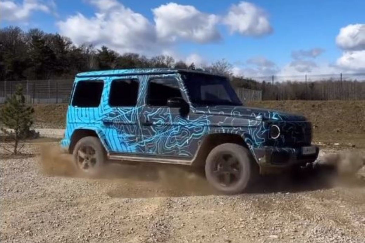 Vídeo: así hace giros de 360 grados el Mercedes EQG eléctrico