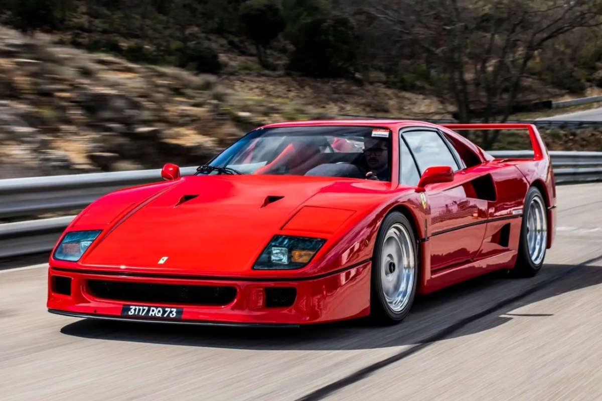 A subasta un Ferrari F40 que perteneció a Alain Prost - Periodismo del ...