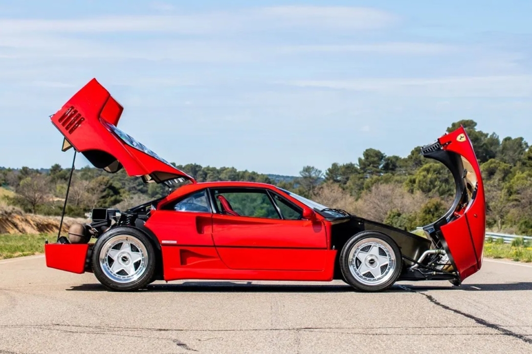 A subasta un Ferrari F40 que perteneció a Alain Prost - Periodismo del ...