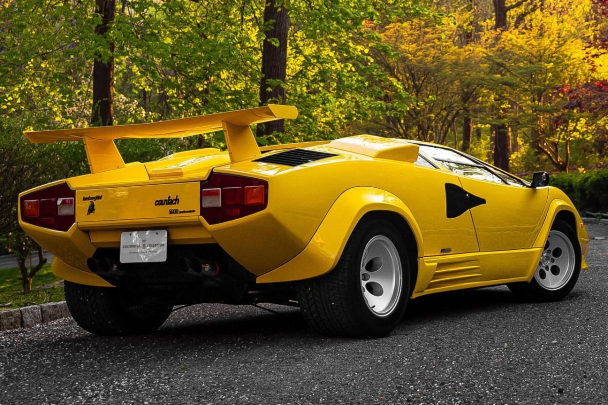 A subasta uno de los solo 9 Lamborghini Countach LP5000 QV pintado en ...