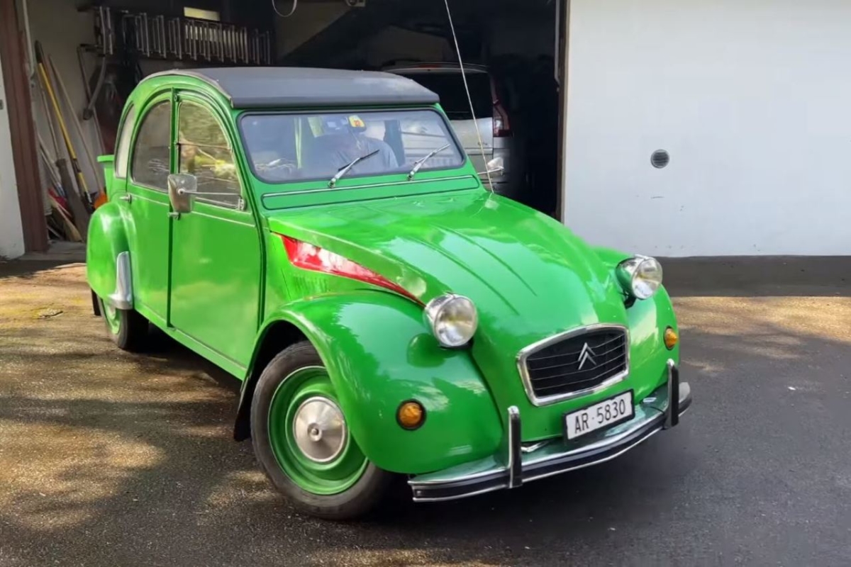 Vídeo: este Citroën 2 CV se convierte en autocaravana con cama y cocina