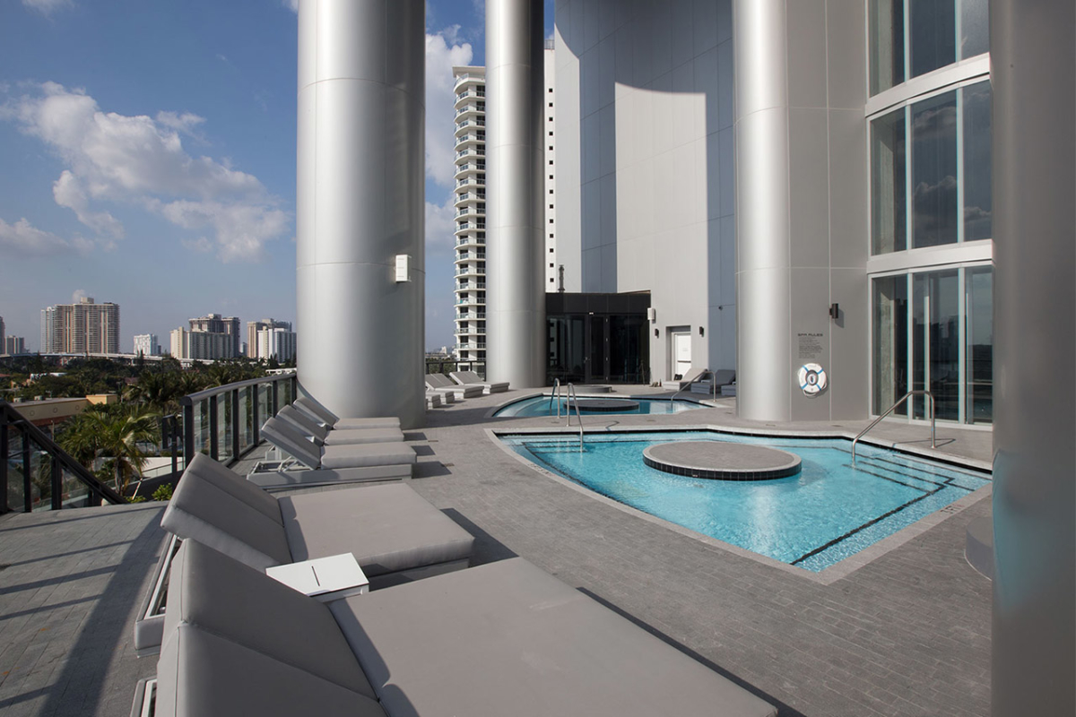 Descubre la Porsche Design Tower, el nuevo piso de 5 millones de Leo ...