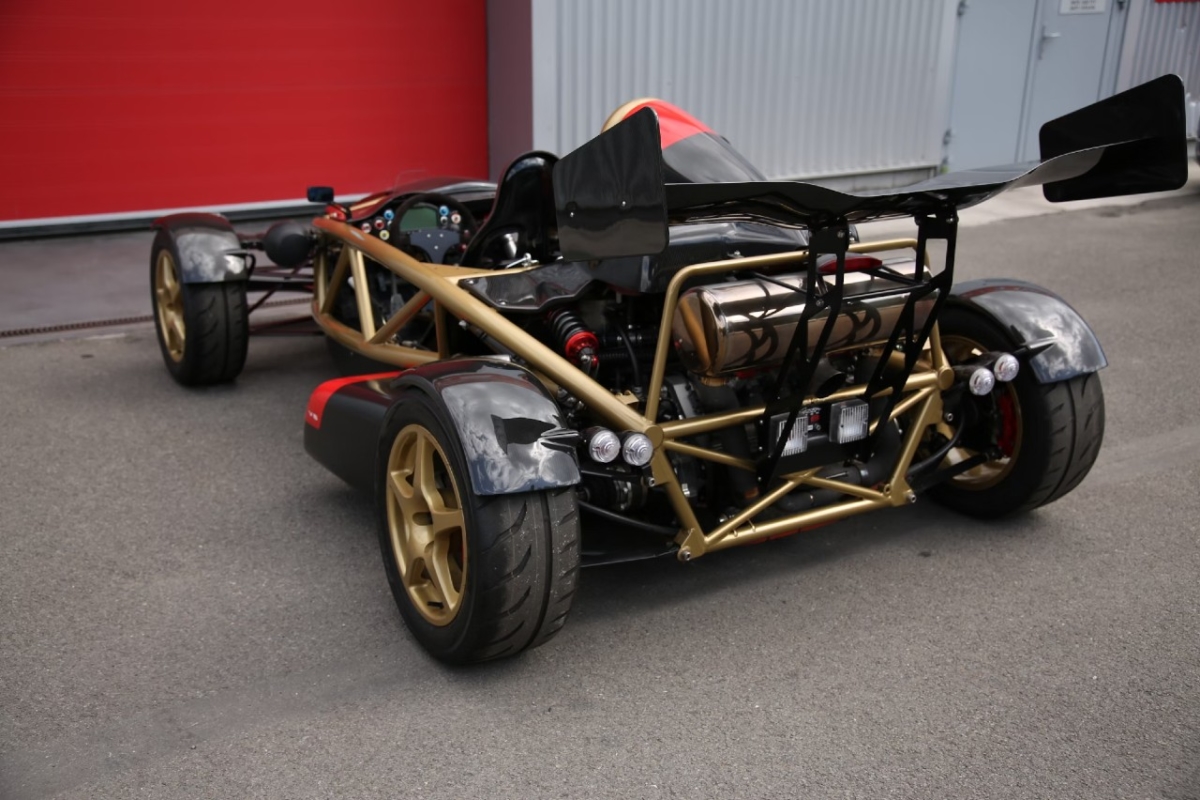 Subastan uno de los 25 Ariel Atom V8 construidos, ¡500 CV a 10.600 rpm ...
