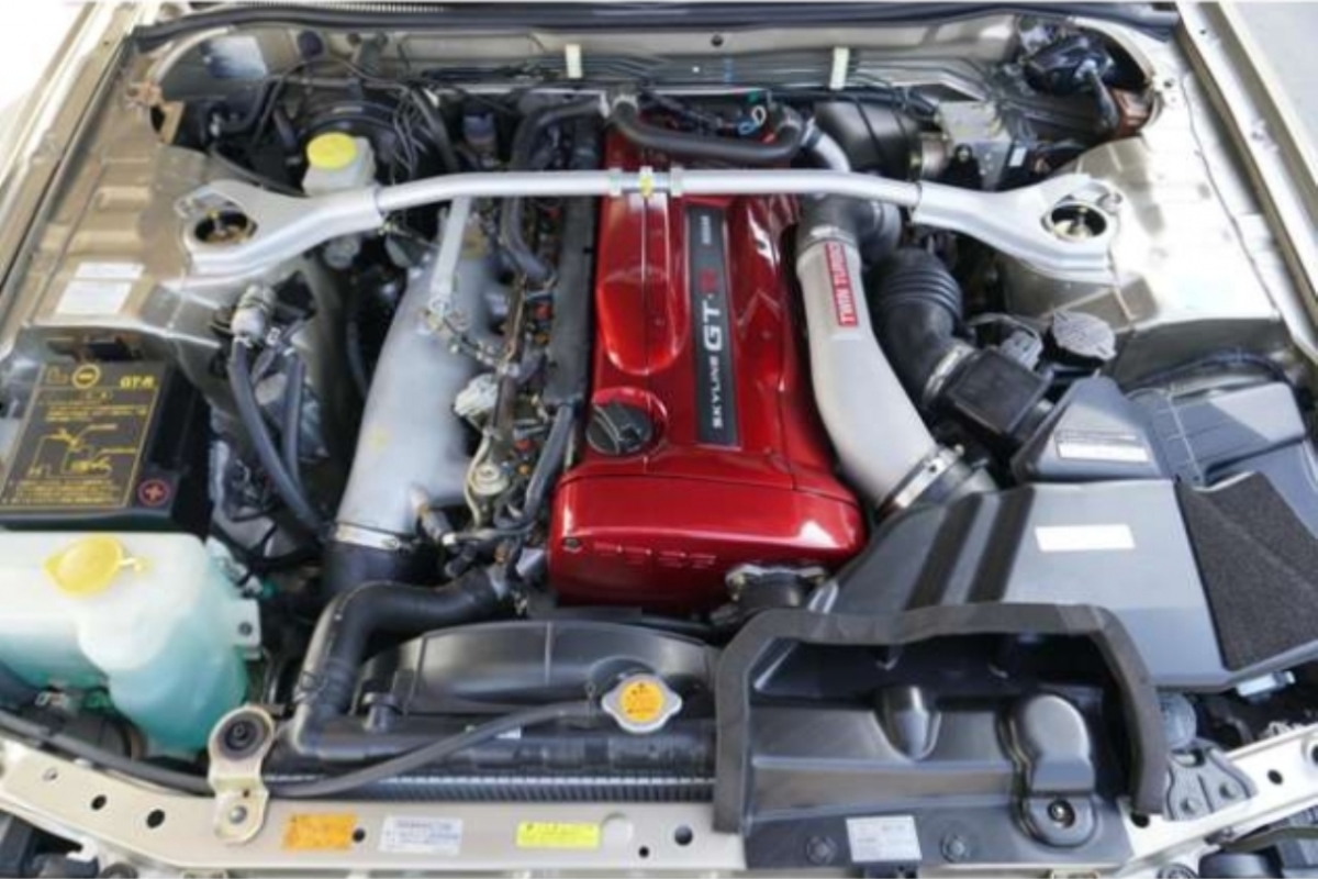 Este Nissan Skyline GT-R M-Spec R34 de 2002 tiene solo 380 km y cuesta ...