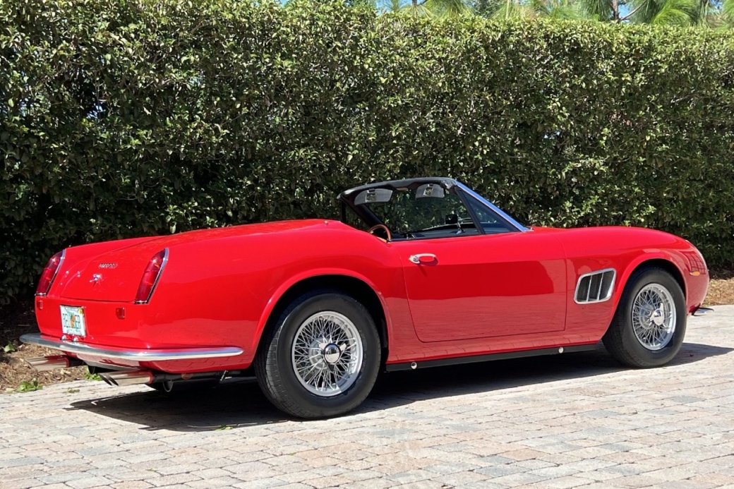 A la venta una réplica del Ferrari 250 GT California Spider, ¿podrías ...