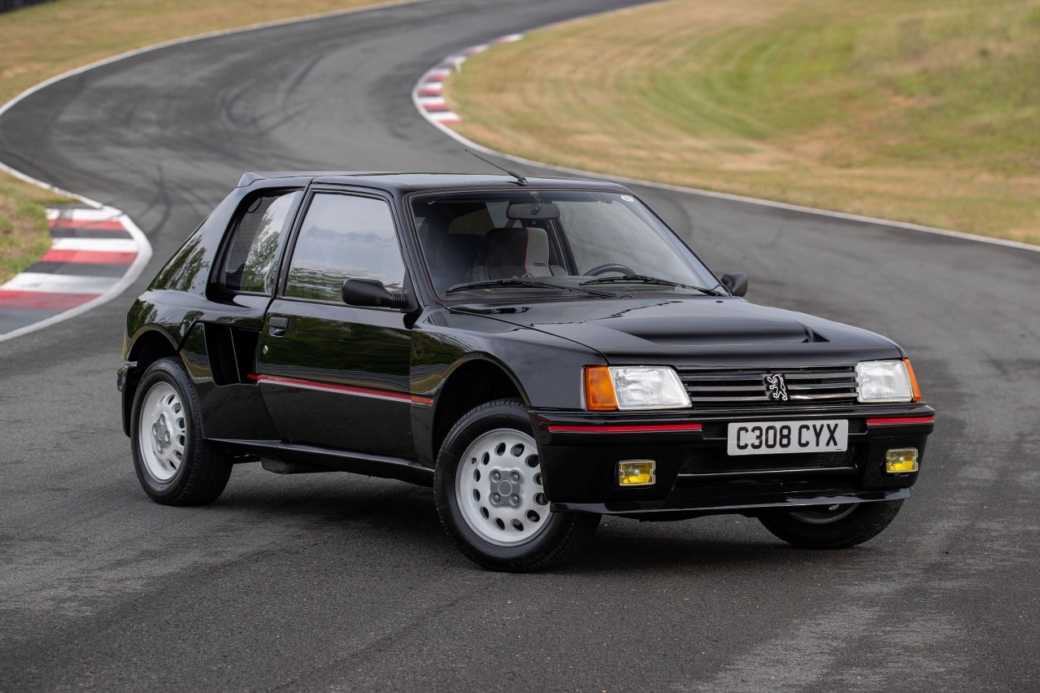 A subasta este Peugeot 205 Turbo 16 de 1985 con solo 8.600 kilómetros ...