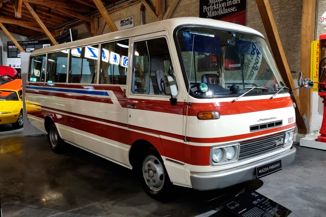 Mazda Parkway Rotary 26, un autobús muy exclusivo y extremadamente raro ...