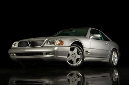 Este Mercedes SL 500 de 2000 tiene solo 2.600 km y está a la venta