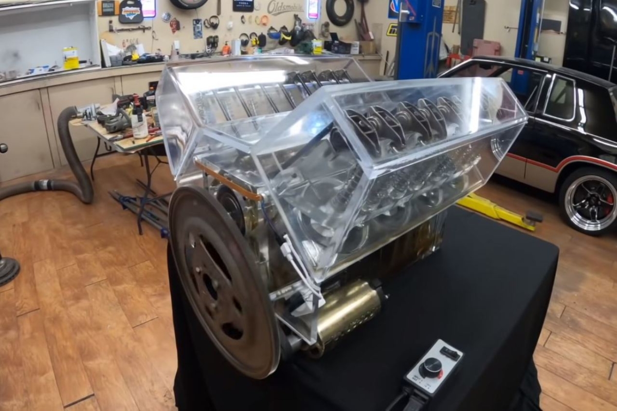 Vídeo: este V8 transparente te permite entender cómo funciona un motor ...