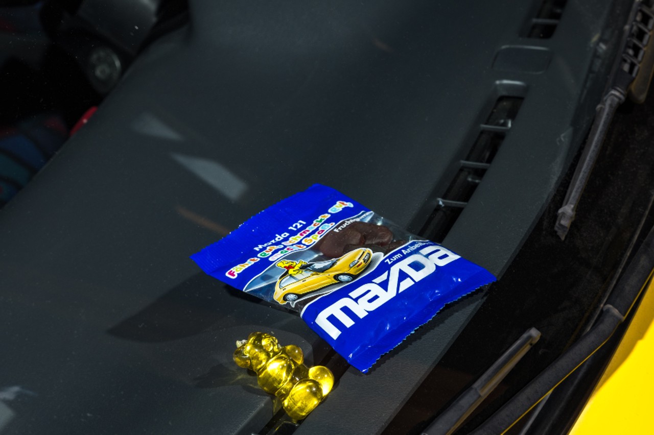 Mazda 121 ‘Goldy’ Limited Edition, el coche de los ositos Haribo ...