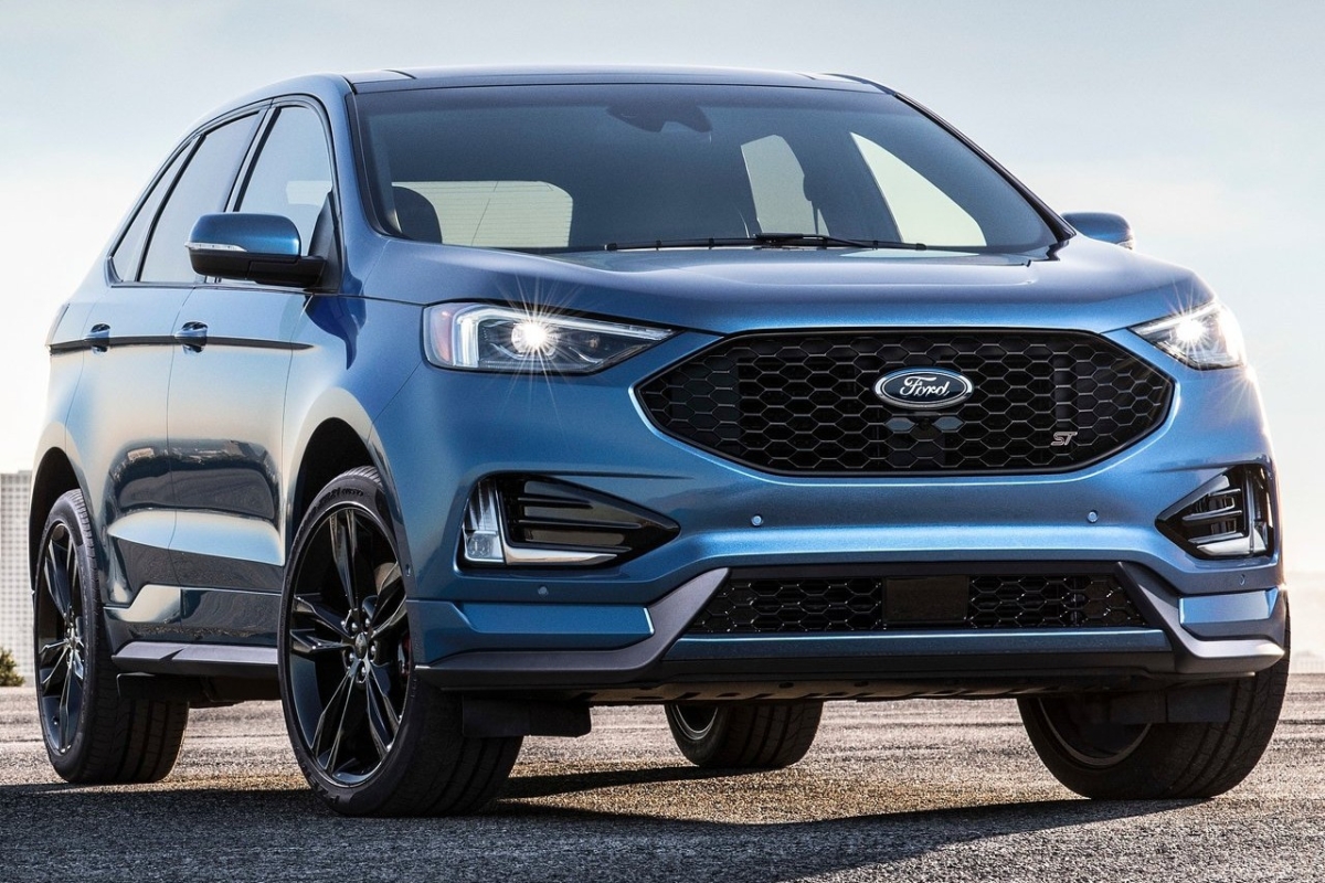 Roban 14 Ford Edge de un concesionario en Canadá - Periodismo del Motor