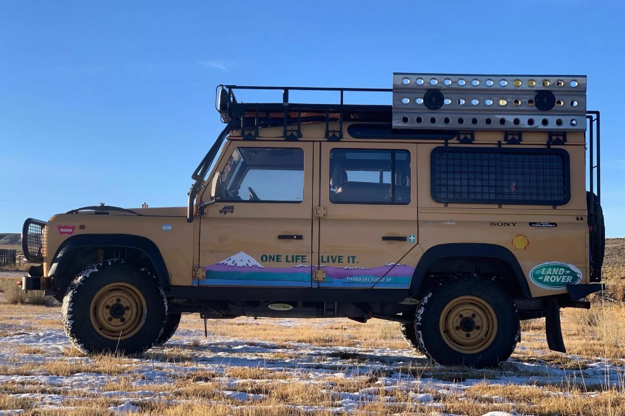 Sale a subasta un Land Rover Defender 110 Camel Trophy de 1998 ...
