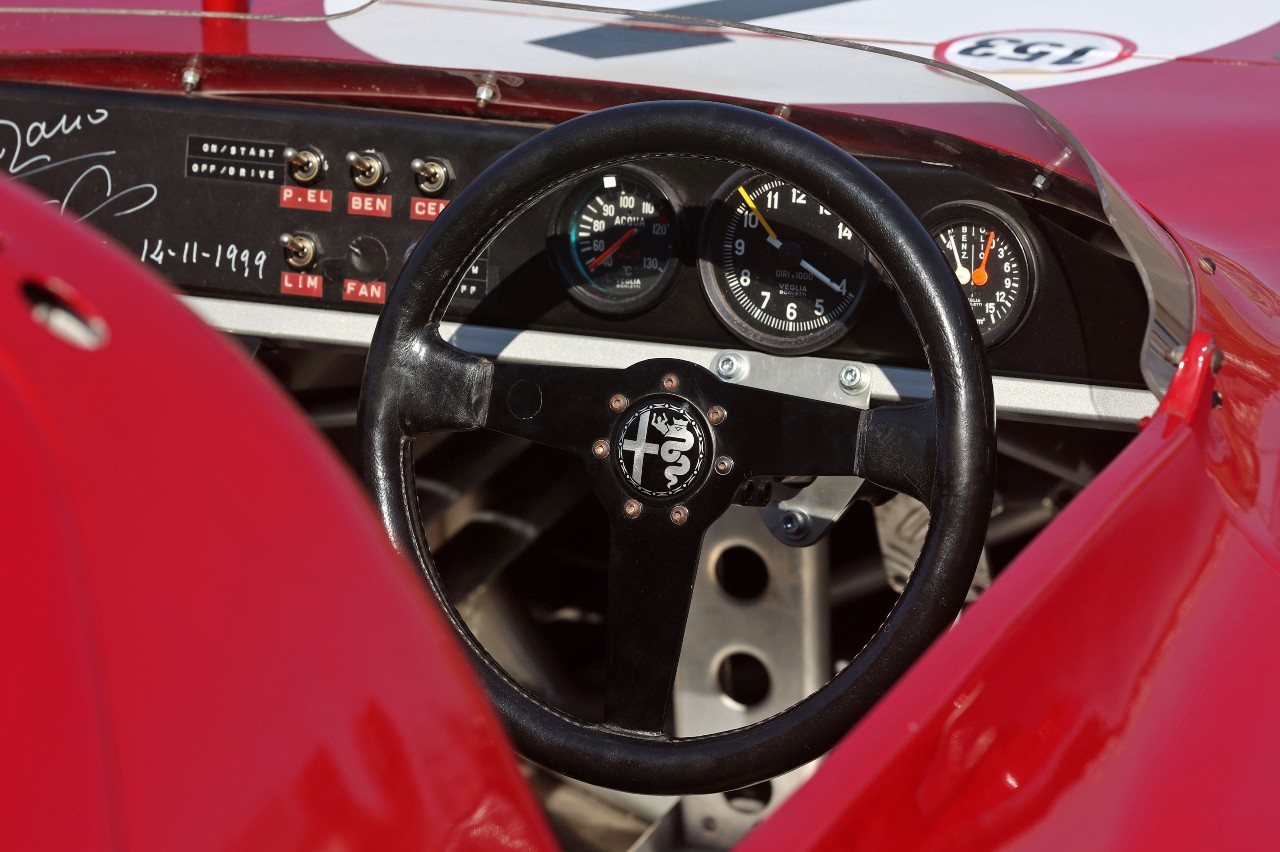 A subasta un Alfa Romeo Tipo 33 TT12 que arrasó en el Campeonato del ...