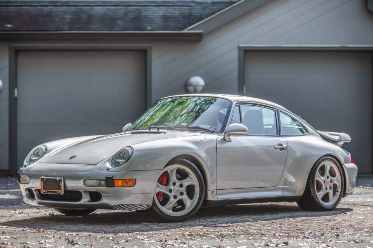 A subasta un Porsche 911 Turbo (993) con apenas 200 kilómetros ...