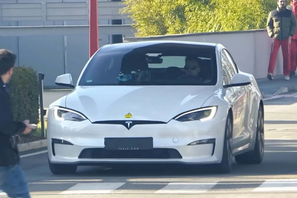 Ferrari está probando un Tesla Model S Plaid en Maranello - Periodismo ...