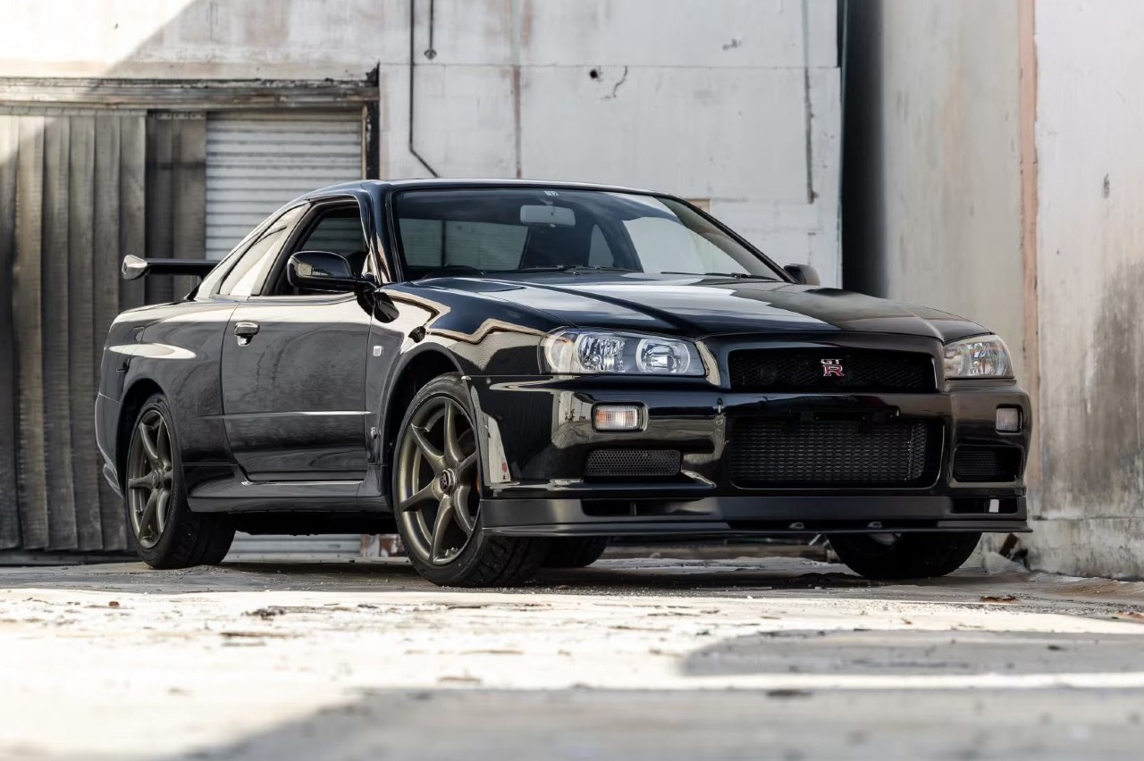 A subasta uno de los 24 Nissan Skyline GT-R M Spec Nür fabricados | BMW ...