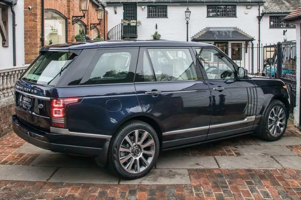 A la venta el Range Rover usado por la reina Isabel II y los Obama ...