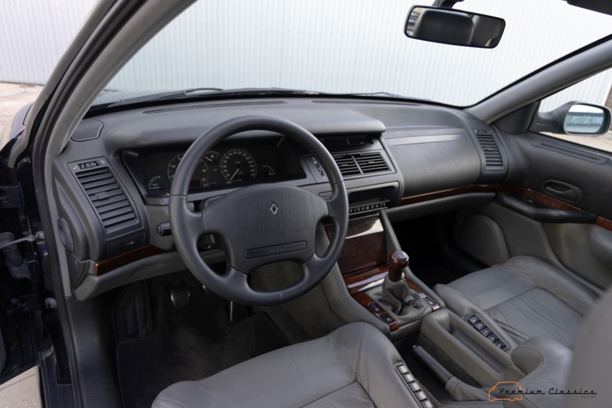 A la venta este raro Renault Safrane BiTurbo Baccara de 1996 ...