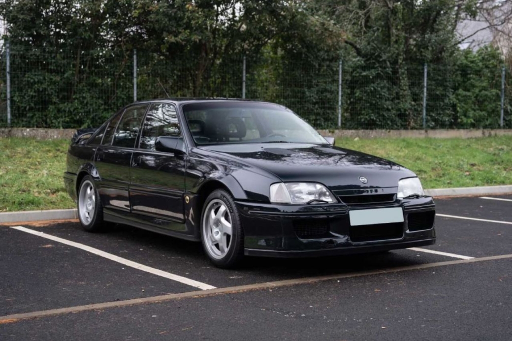 Este Opel Lotus Omega de 1992 solo tiene 45.000 km y está a la venta