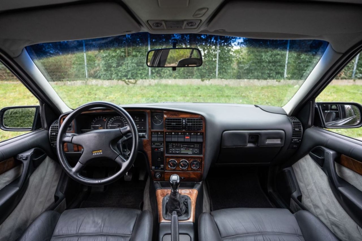 Este Opel Lotus Omega de 1992 solo tiene 45.000 km y está a la venta